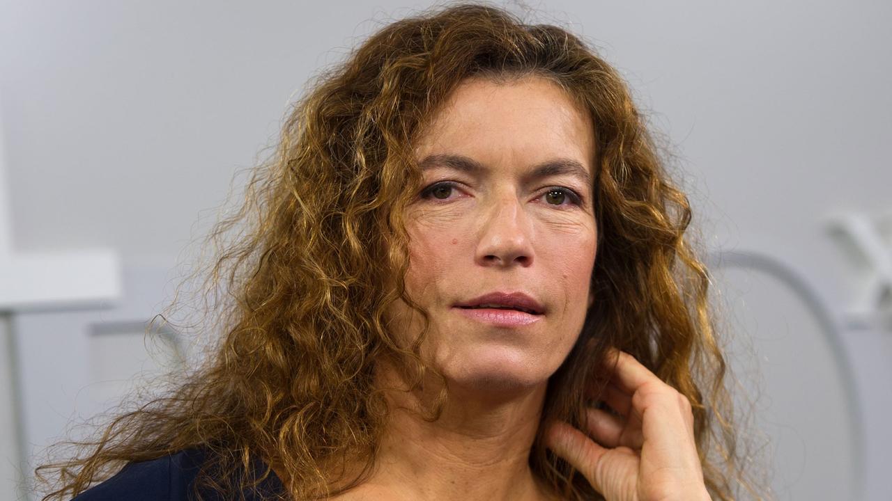 Am Mikrofon - Die Schriftstellerin Anne Weber