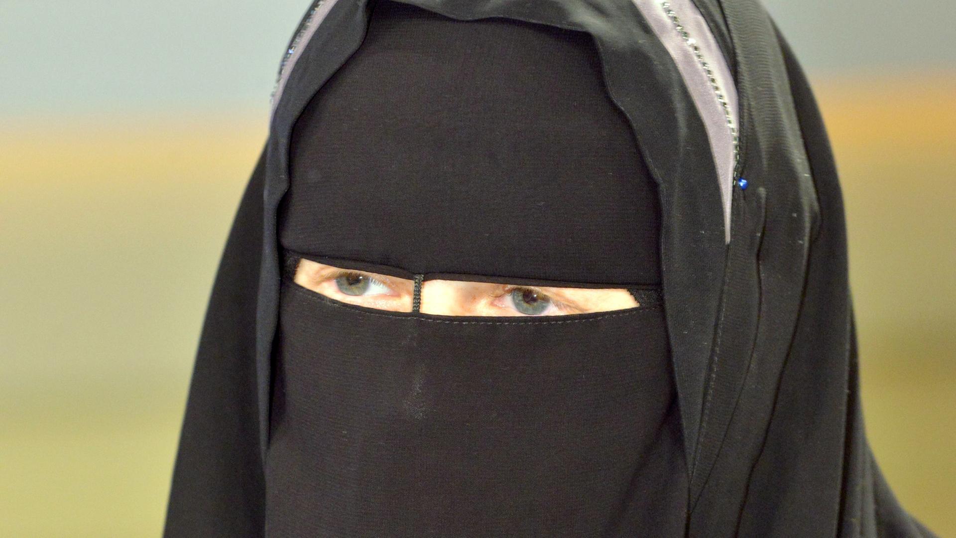 Aus den Feuilltons - "Frauenbeauftragte der anderen Art"