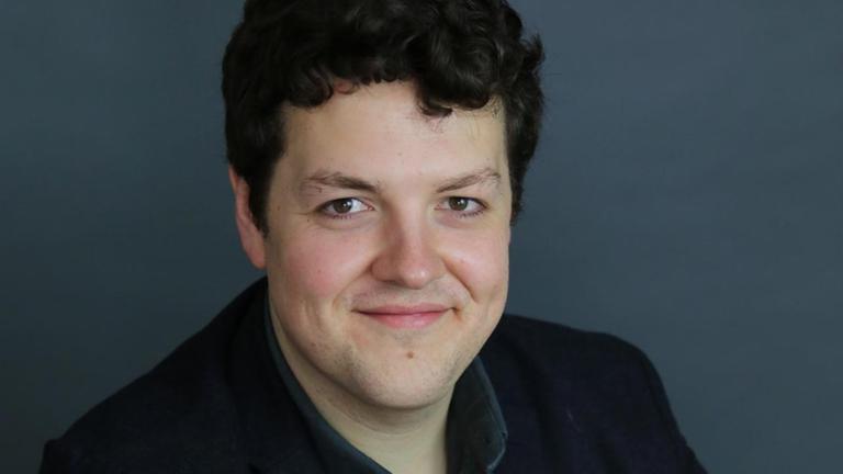 Der Bariton Benjamin Russell - "Manchmal bist du wie eine Requisite"