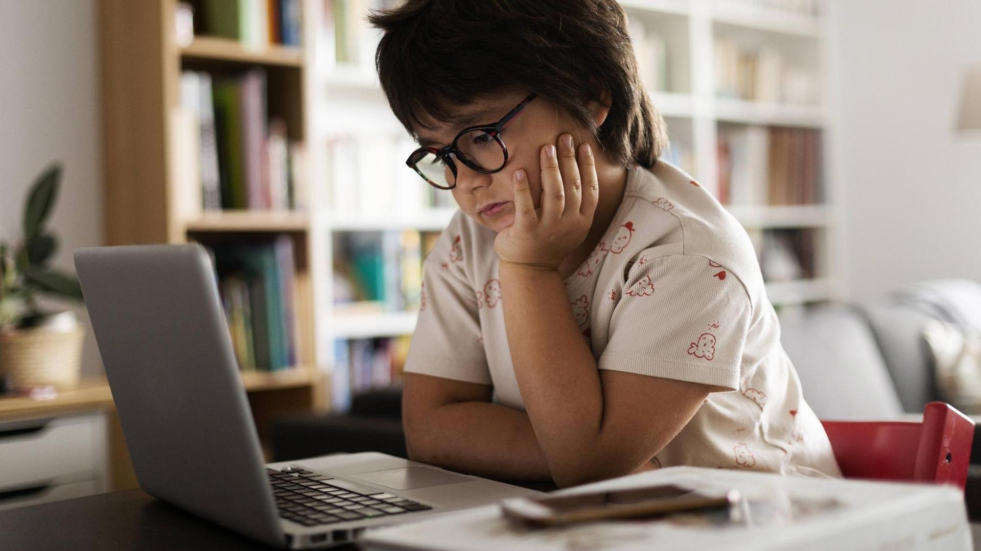 Lernort Schule - "Kaum höhere Formen der Digitalisierung vorhanden"