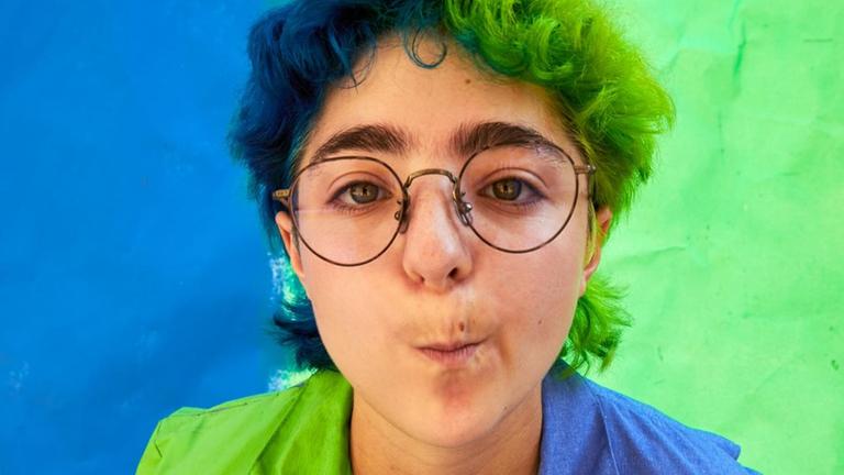 Newcomer*in Claud - Scheinwerfer auf die inneren Zweifel