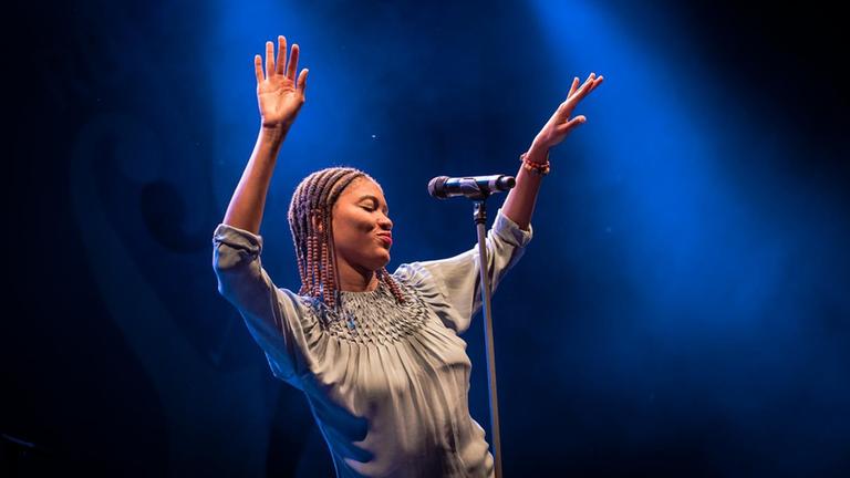 Sängerin Luedji Luna - Stolze Stimme