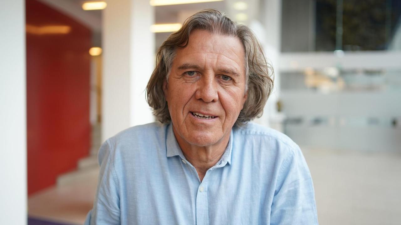 Zu Besuch bei Norbert Scheuer in der Eifel - Steine, Menschen, Bienen