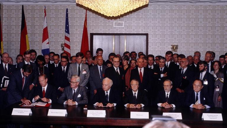 Zwei-plus-Vier-Vertrag vor 30 Jahren - Ein Friedensvertrag, der keiner war