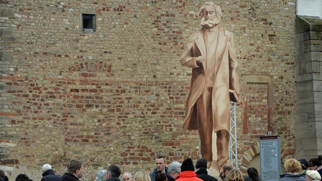 Geschenk der Volksrepublik China - Trier bekommt monumentale Karl-Marx ...
