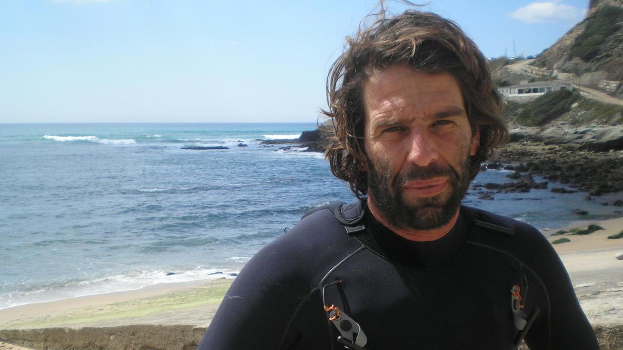 Fischer und Surfer im portugiesischen Nazaré - Denn sie wissen, was sie tun