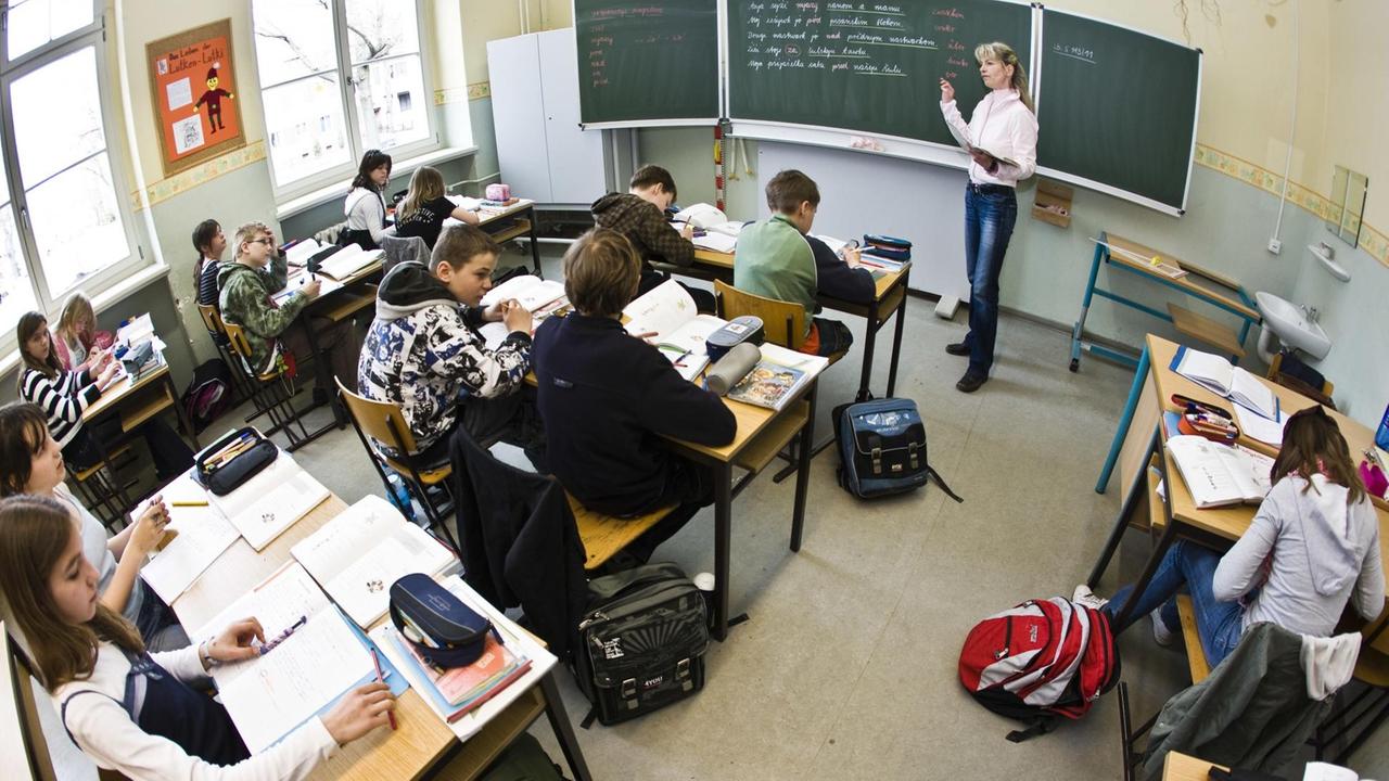 Wirtschaft an NRW-Schulen - Wie entsteht ein neues Schulfach?