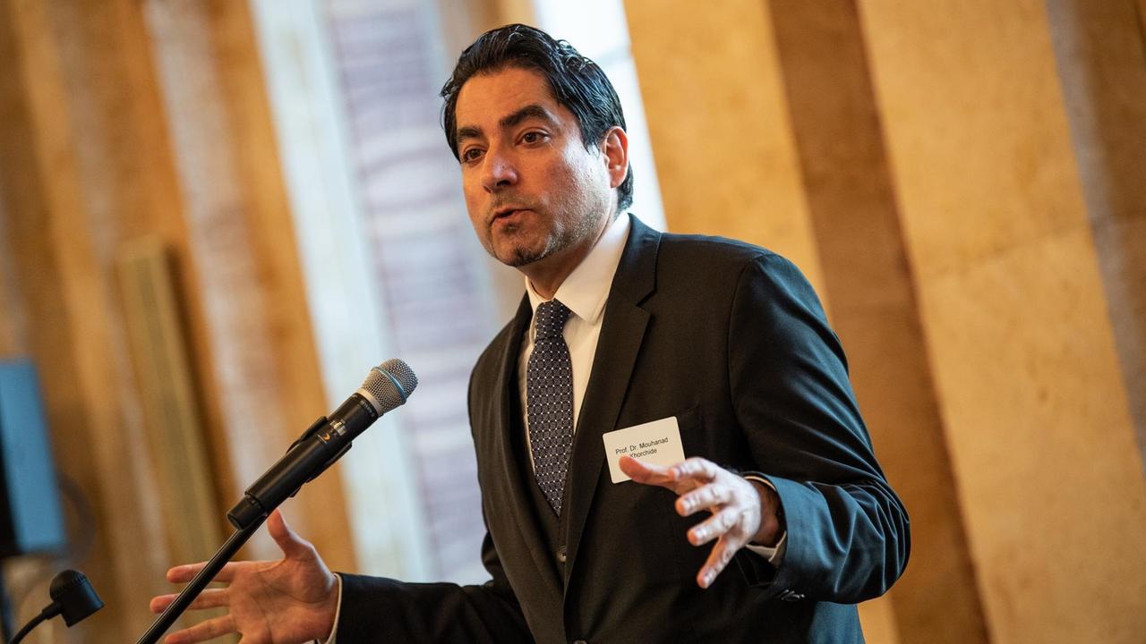 Religionsphilosoph Ahmad Milad Karimi - "Der Koran will kein Rezept ...