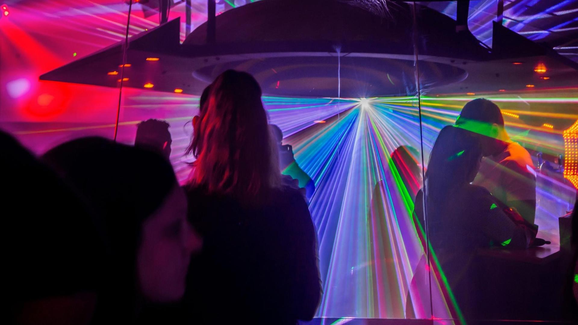 Versuch in Berliner Clubs - Feiern wie früher?