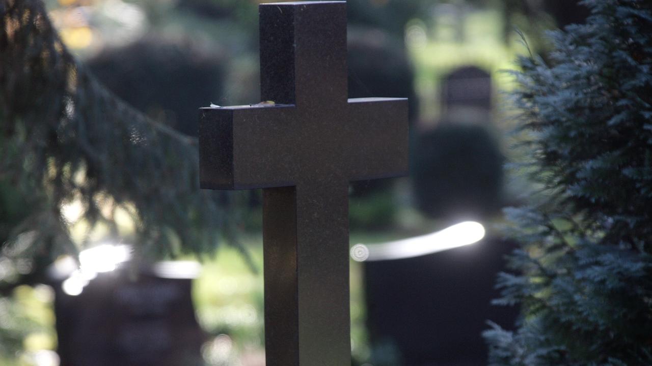 Friedhöfe - Was tun mit nicht verwesten Leichen?