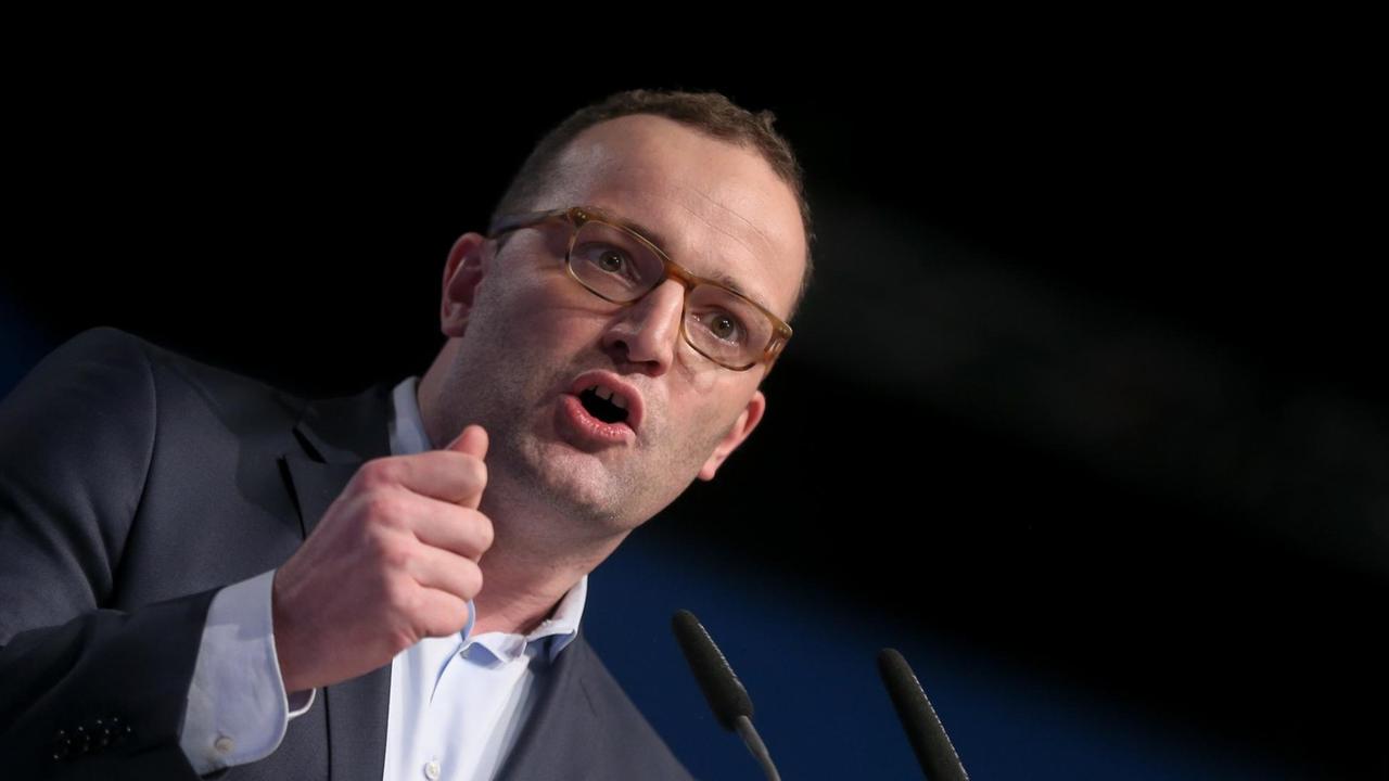Jens Spahn (CDU) - "Rechtliche Hürden für Abschiebungen abbauen"