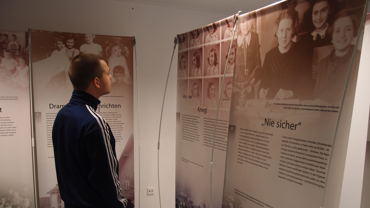 Ausstellung im Jugendgefängnis Hameln - Junge Häftlinge erklären Anne Frank
