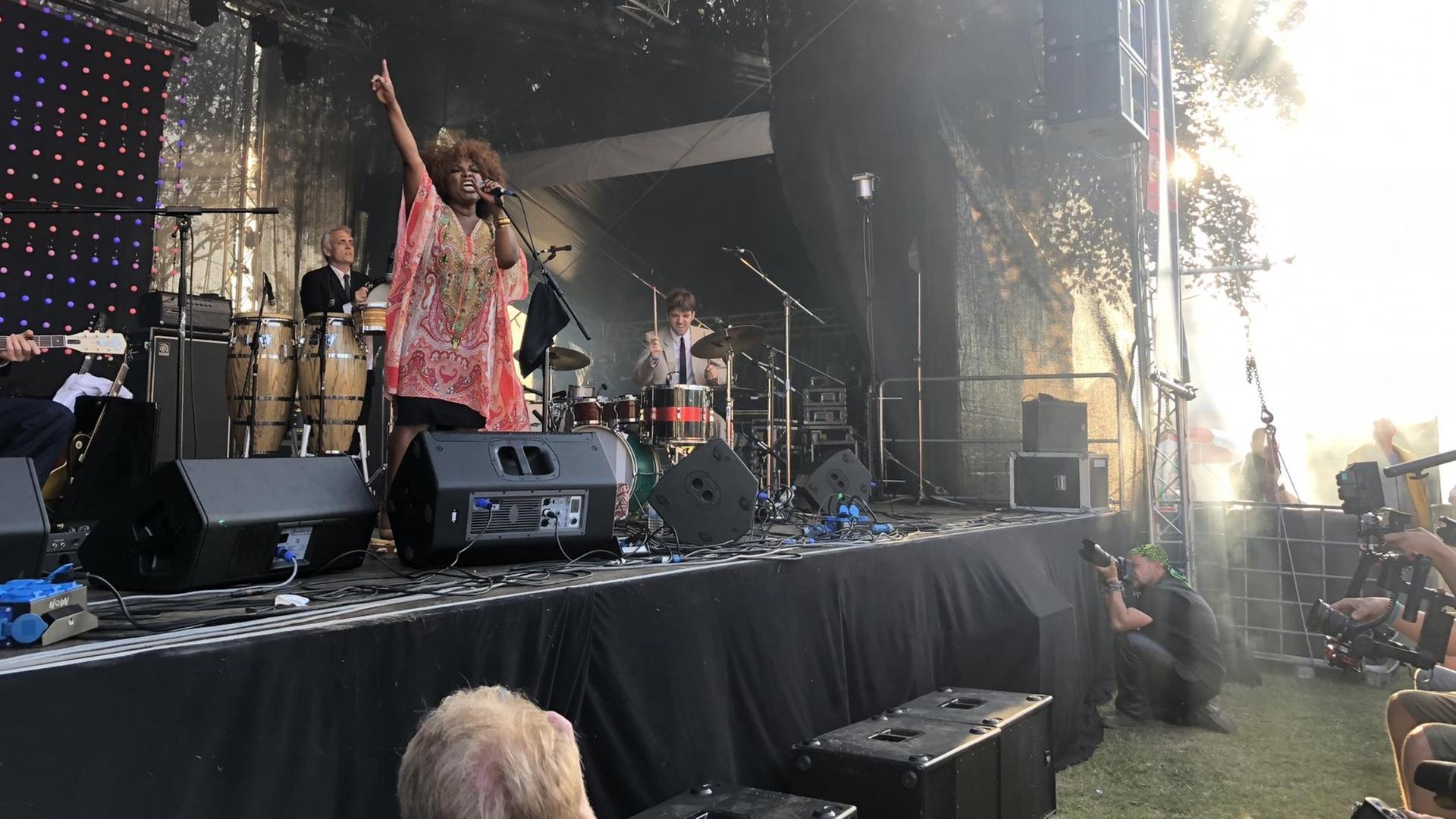 Jamiah Rogers Band (USA) und Harlem Lake (NL) - Bluesfestival ...