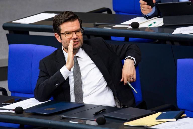 Buschmann über Klimaaktivisten - Justizminister: "Nicht verharmlosen ...