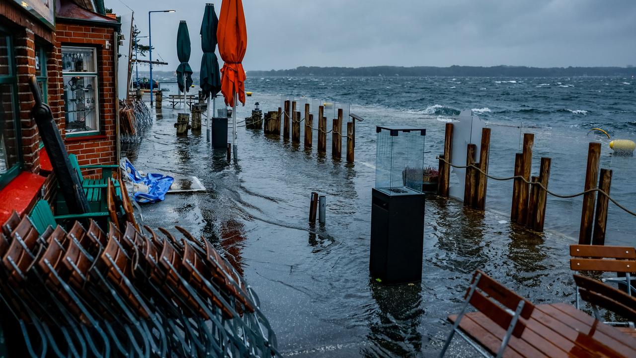 Unwetter - Sturmflut sorgt für Überschwemmungen
