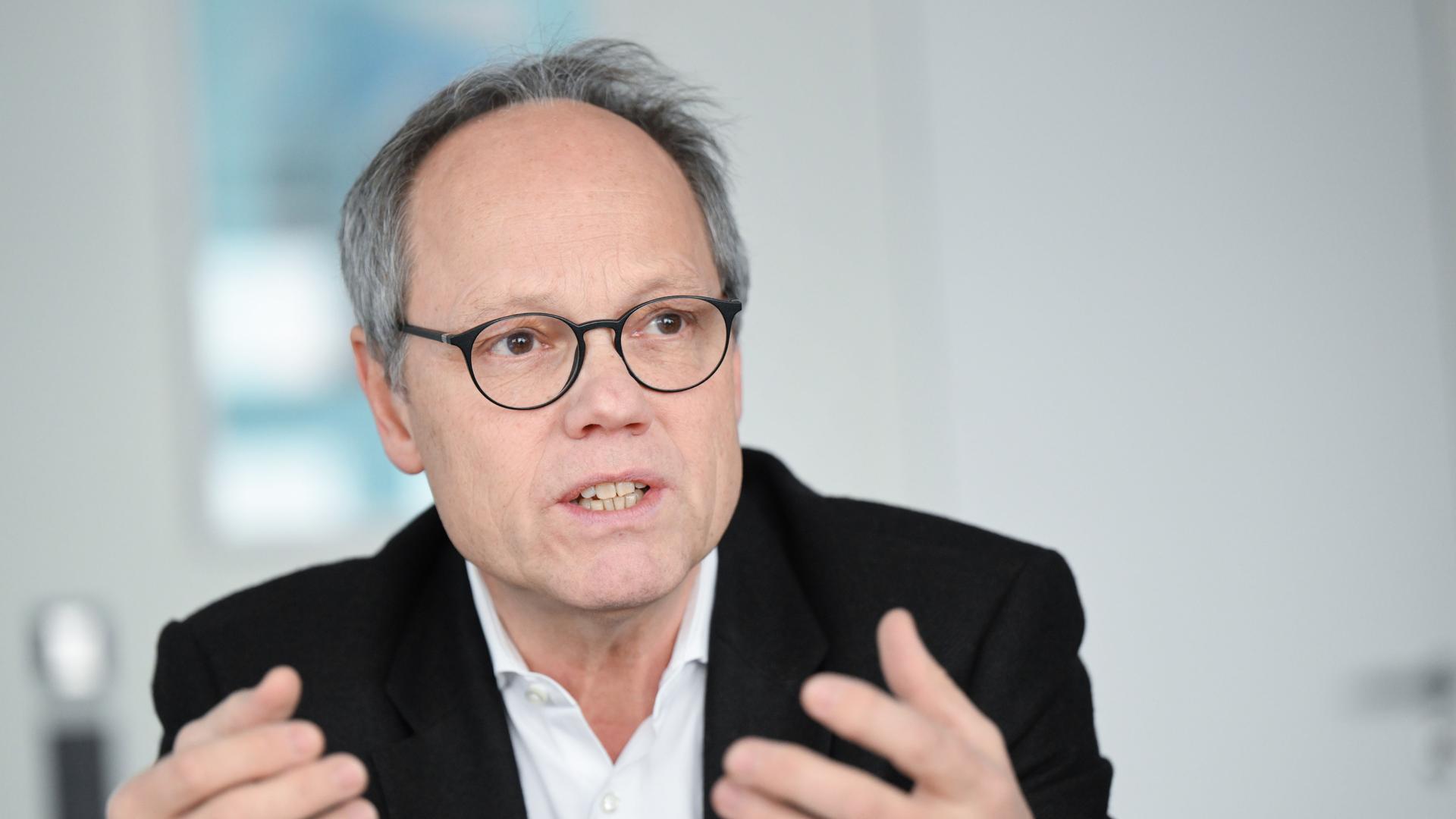 Öffentlich-rechtliche Sender - ARD-Vorsitzender Gniffke bekräftigt ...