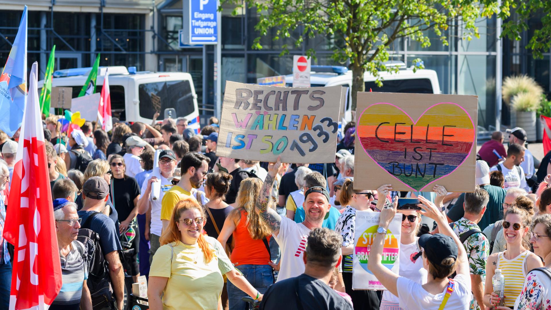 Niedersachsen - Proteste gegen AfD-Landesparteitag in Celle