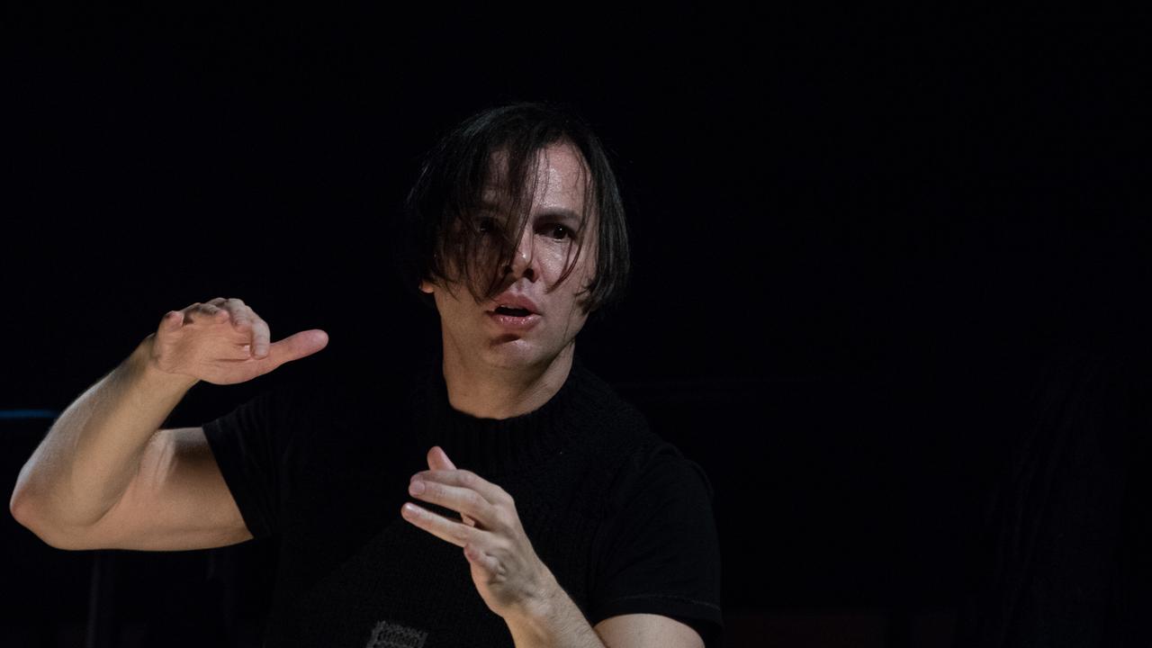 Milo Rau sagt Konzert von Stardirigent Teodor Currentzis ab