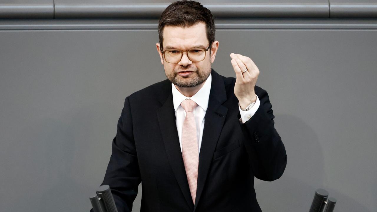 Abstammungsrecht - Buschmann kündigt umfassende Reformvorschläge an