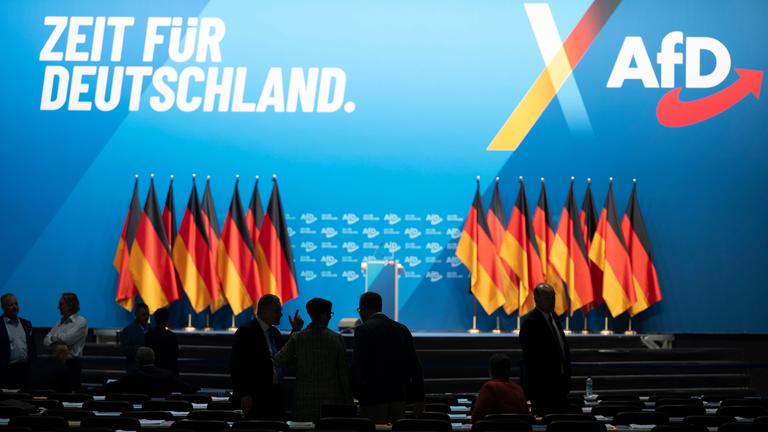 Riesa - AfD setzt Parteitag fort - Debatten über Wahlprogramm und ...