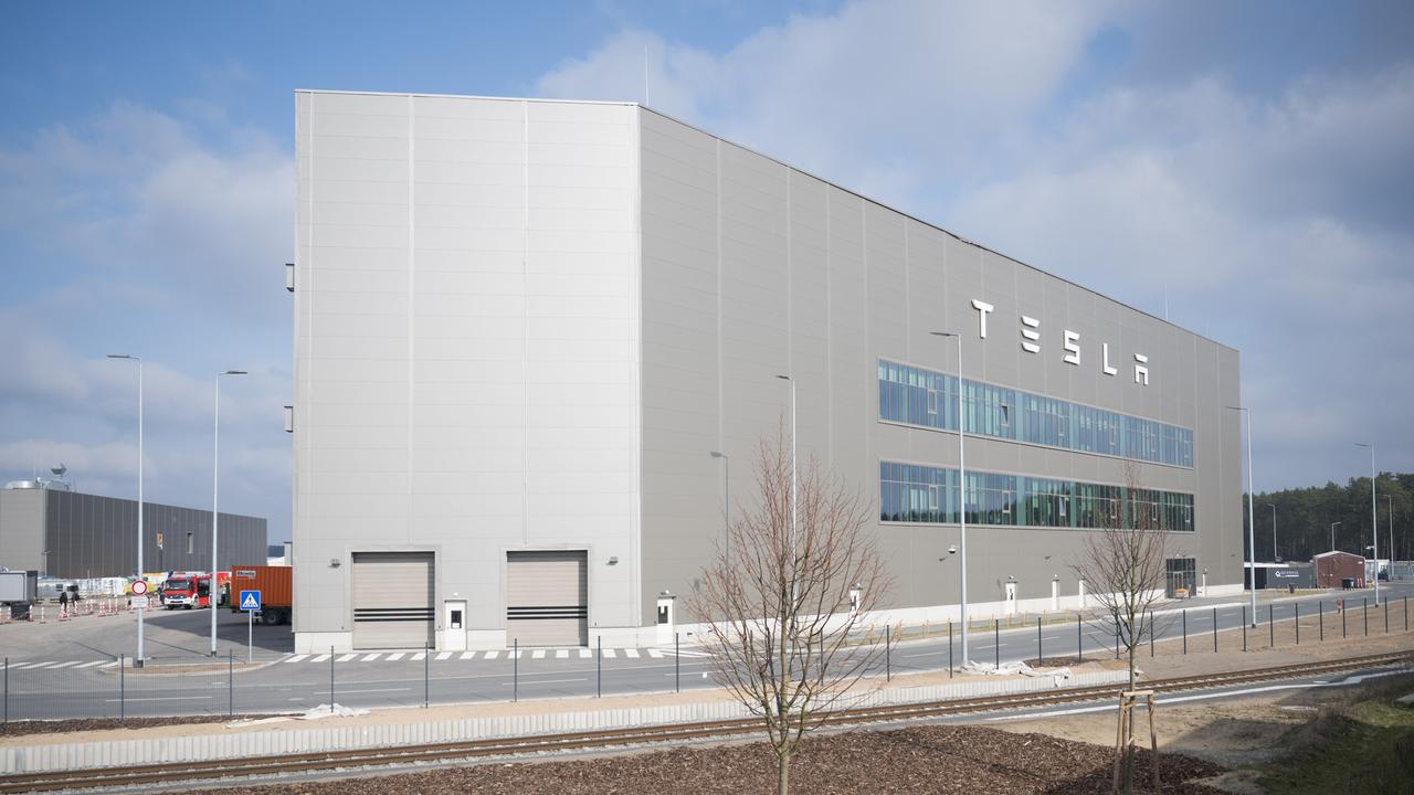 Grünheide in Brandenburg - Tesla bekommt voraussichtlich ab heute Abend ... Grünheide in Brandenburg - Tesla bekommt voraussichtlich ab heute Abend ...