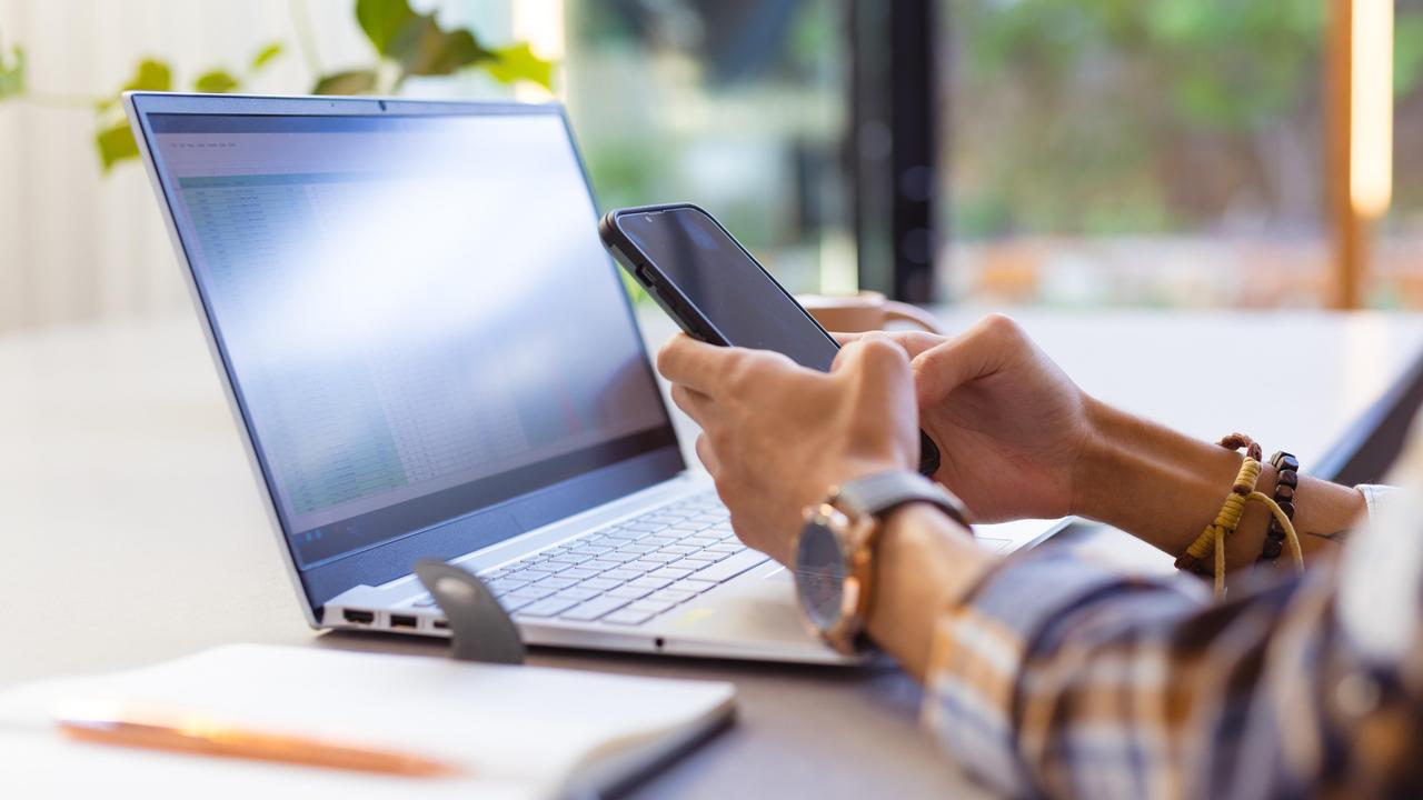 Digital-Studie 2024 - Jugendliche verbringen wieder mehr Zeit im Netz