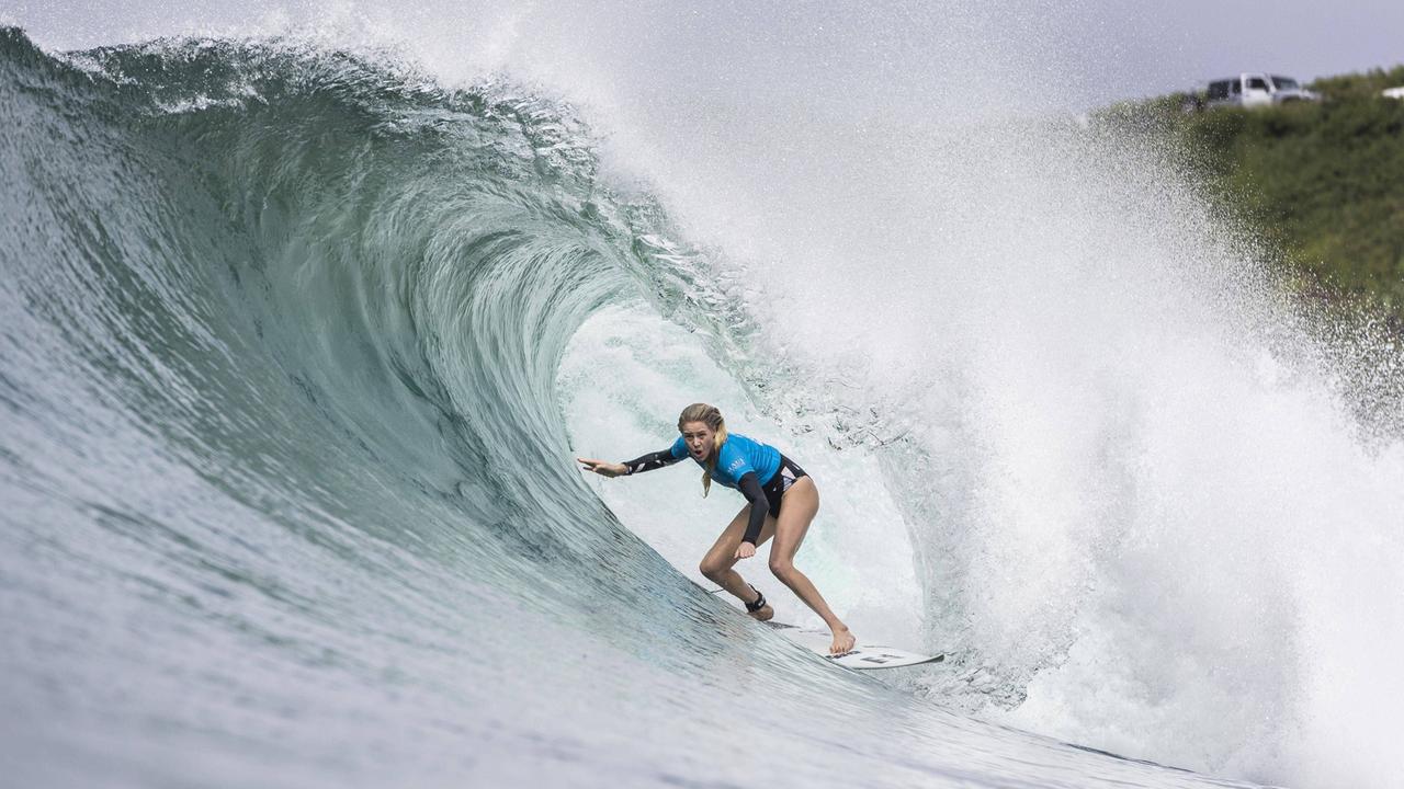 Hawaii - Weltrekord: Australierin Laura Enever surft 13,30 Meter hohe Welle