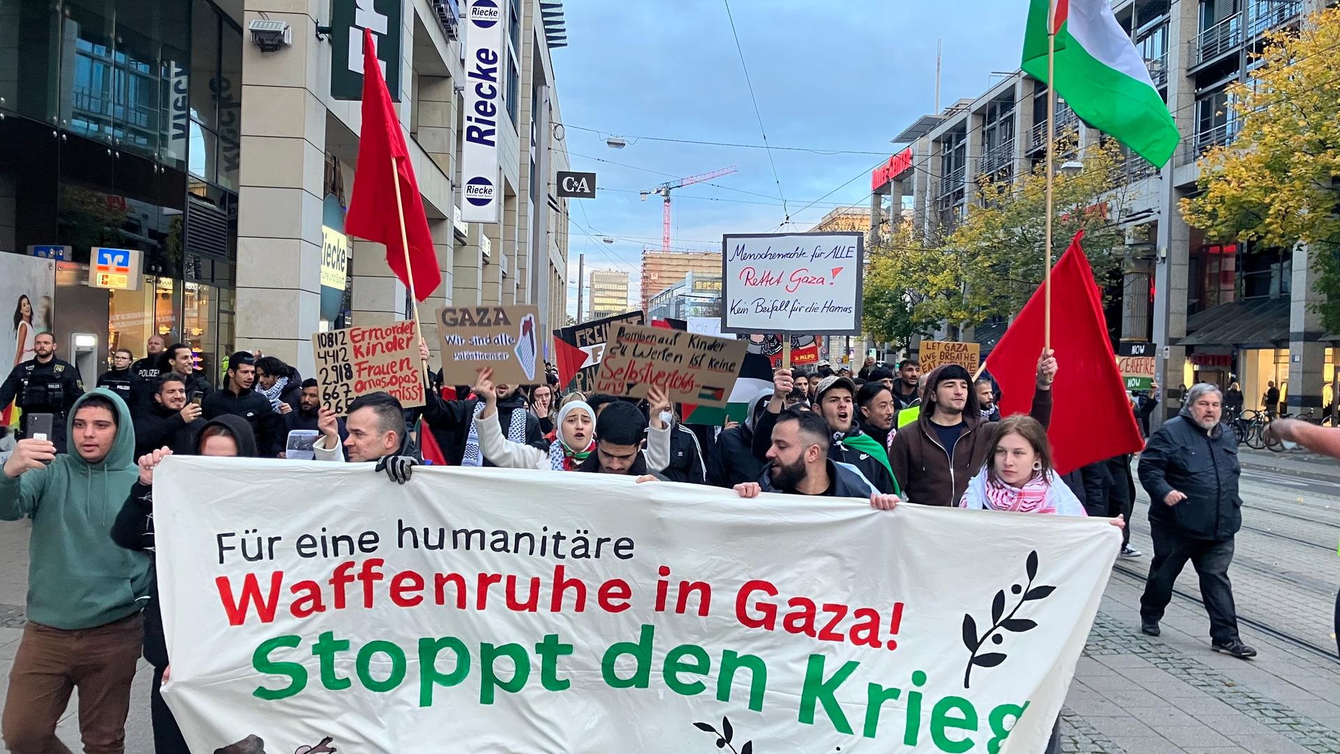 Nahost-Konflikt - Pro-palästinensische Demonstrationen in mehreren deutschen Städten