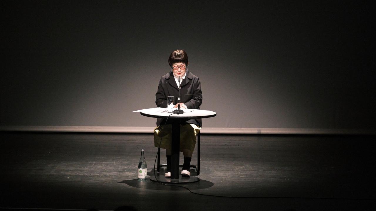 Rede zur Poesie: „Tongueless Mother Tongue“ von Kim Hyesoon