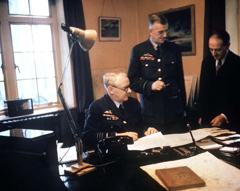 Zweiter Weltkrieg - Vor 80 Jahren begannen die Briten mit dem ...