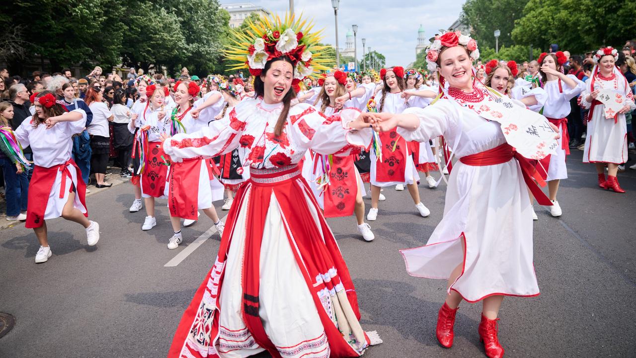 Vielfalt - Hunderttausende bei Umzug zum Karneval der Kulturen in Berlin