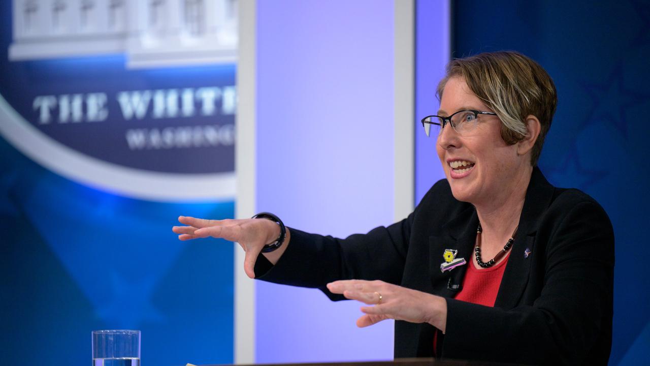 Jane Rigby wird von Joe Biden geehrt