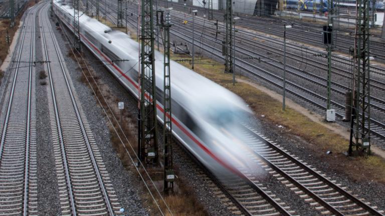 Deutsche Bahn: EVG-Chef Burkert fordert „Tempolimit für ICE“