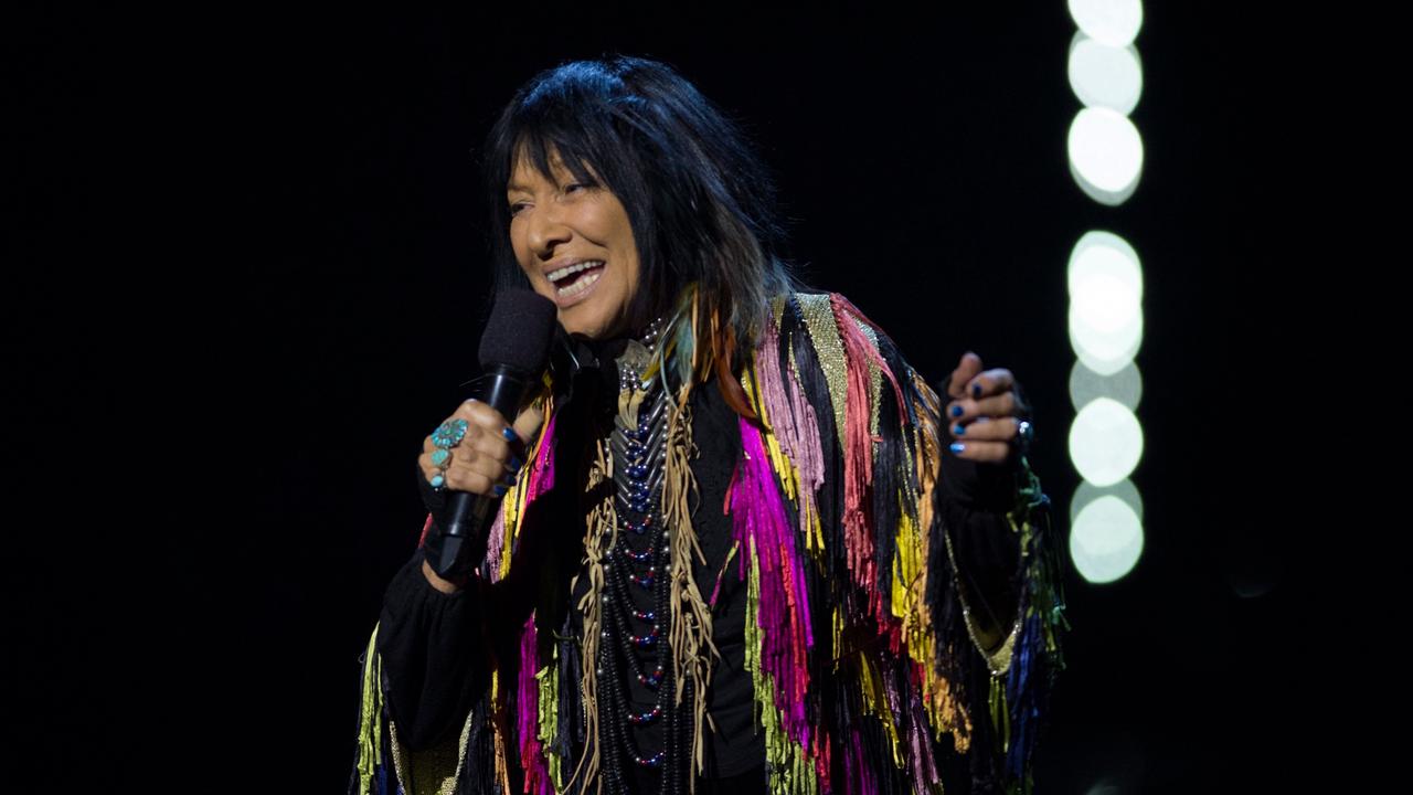 Streit um Herkunft: Sängerin Sainte-Marie wird Auszeichnung aberkannt