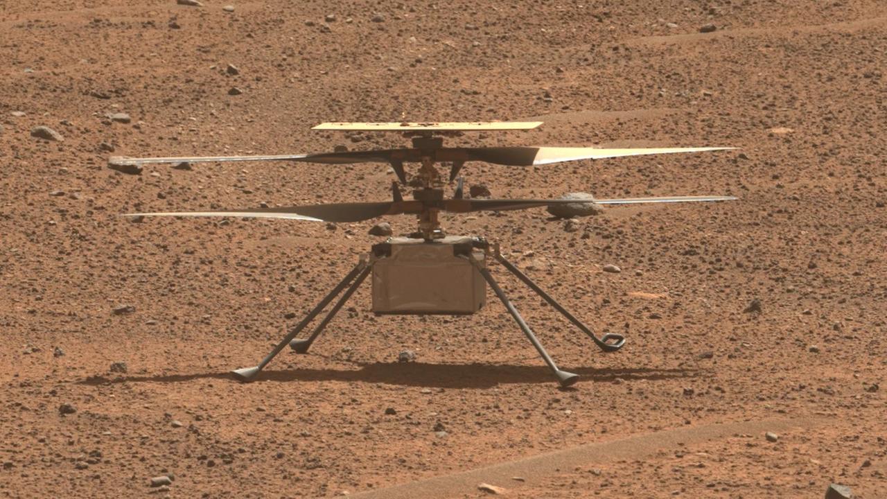 Himmelsbegegnung: Halbmond beim Helikopter-Mars