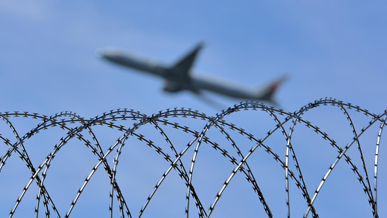 Flug nach Kabul - Bundesregierung: Vorkehrungen für Sicherheit der abgeschobenen Afghanen getroffen