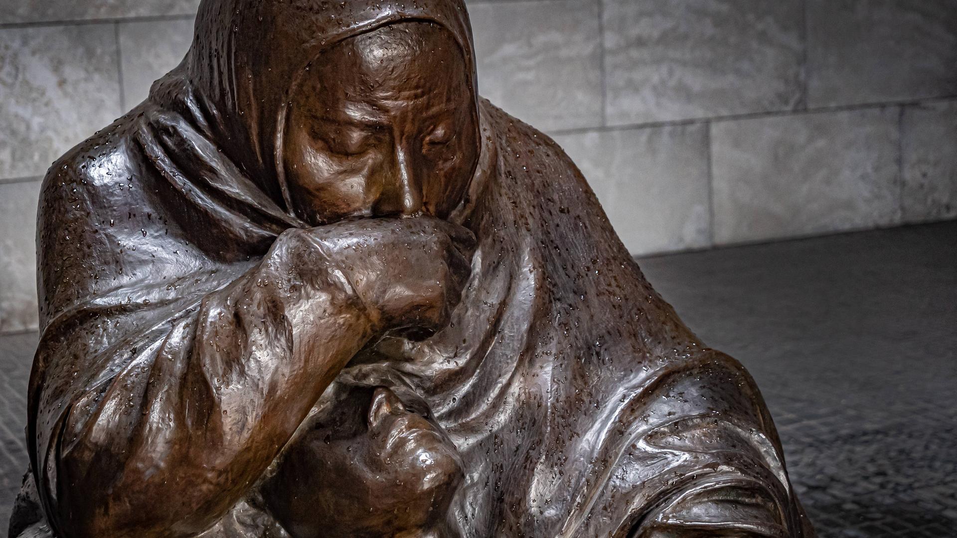 Käthe Kollwitz: Mutter mit totem Sohn